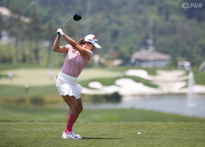 김지현, KLPGA 3주 연속 우승 기분 좋은 출발…선두와 2타 차 2위