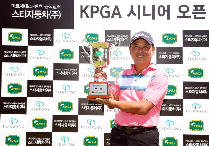 신용진, KPGA 스타자동차배 시니어오픈 우승…시니어 투어 통산 3승