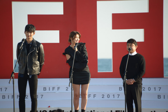 [22nd BIFF] 비프빌리지 찾은 '여교사', 김태용 감독 "김하늘 선배는 세자 잉태해서 못 왔다"