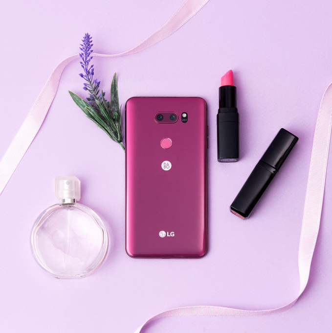 ‘라즈베리 로즈’ 통했다…LG V30 새로운 색상 모델 인기 - 브릿지경제