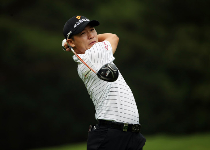 최민철, KPGA 선수권대회 1라운드서 단독 선두…61타 대회 신기록 작성 - 브릿지경제