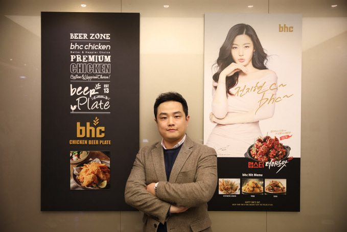 [비바100] bhc치킨 QCS팀 이동규 팀장 “국민간식 치킨, 안심하고 드실 수 있도록... ” - 브릿지경제