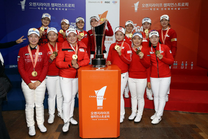 [종합] KLPGA 팀, 오렌지라이프 챔피언스 트로피서 2년 만에 우승…역대 전적 2승 3패 - 브릿지경제
