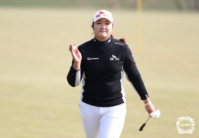 올해 KLPGA 투어 신인상 받은 유해란, 세마스포츠마케팅과 매니지먼트 계약…고진영·박성현과 한솥밥