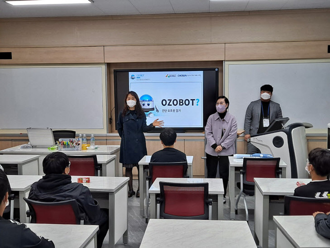 한전KDN, 지역 중학교 대상 AI·SW코딩 교육으로 교육기부 활동 펼쳐 - 브릿지경제