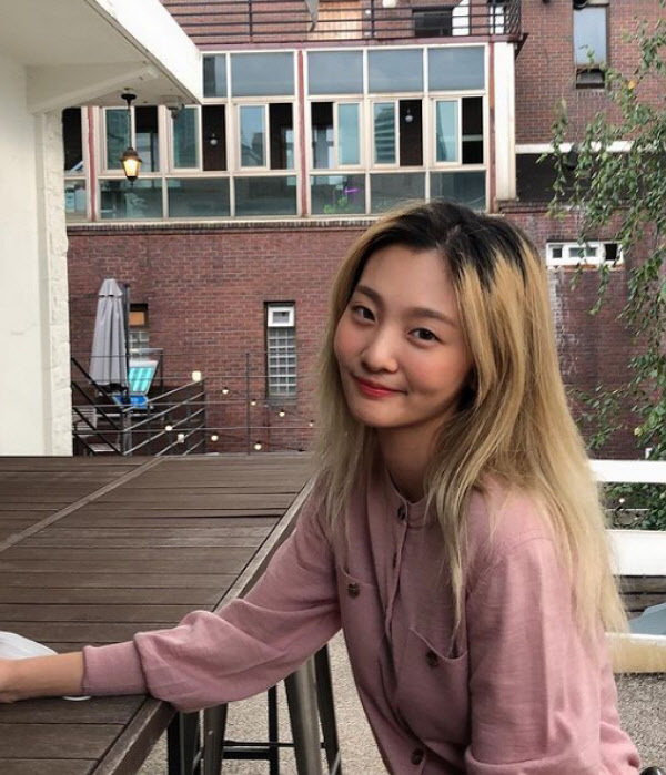 볼빨간사춘기 안지영 "잘 지내지 못해…일상 찾아가는 중" - 브릿지경제