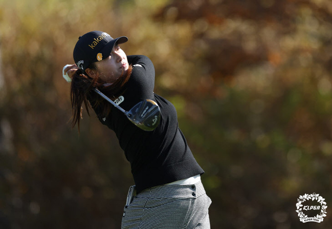 한진선, KLPGA 투어 위닉스 챔피언십 2라운드 1위…시즌 2승 ‘와이어 투 와이어’로 바라 봐