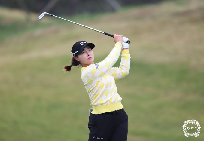 임희정, KLPGA 투어 상상인·한국경제TV 오픈 1라운드 1타 차 1위…보기 없이 버디만 7개 - 브릿지경제