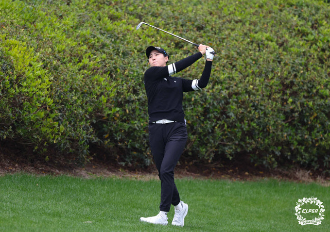 54홀 노보기 황유민, KLPGA 투어 두산건설 위브 챔피언십 3라운드도 1위…시즌 첫 승 보여 - 브릿지경제