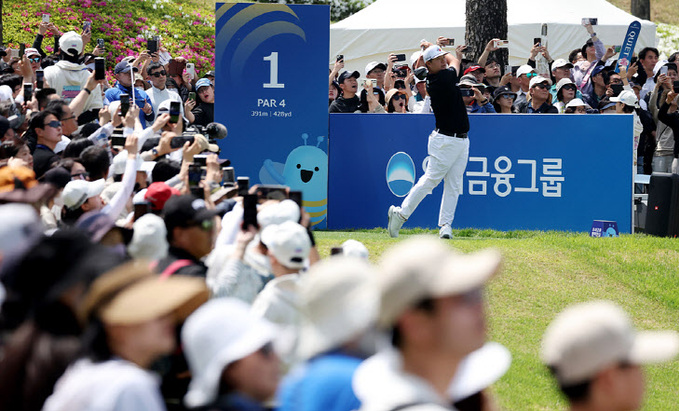 장동규·이정환, KPGA 투어 우리금융 챔피언십 3라운드 공동 1위…공동 3위에 2타 앞서 - 브릿지경제