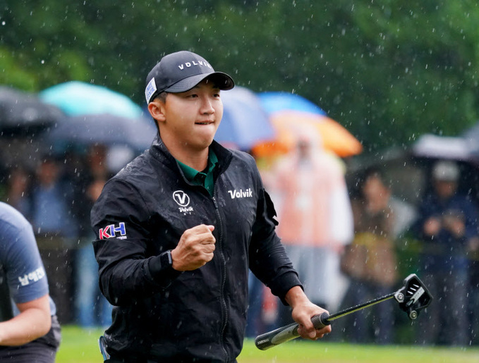 김홍택, KPGA 클래식서 2주 연속 우승으로 초대 챔피언 자리 노려 - 브릿지경제