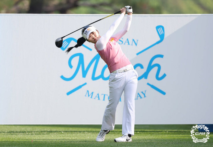 ‘역대 준우승’ 이예원·박현경, KLPGA 두산 매치플레이 결승서 맞붙어 - 브릿지경제