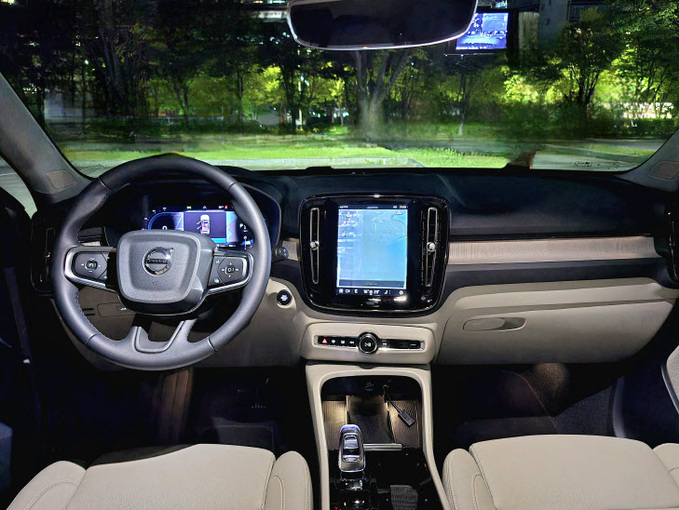 [시승기] 볼보 SUV 'XC40' 갖출 건 다 갖췄다…안전은 기본, 편의성까지 - 브릿지경제