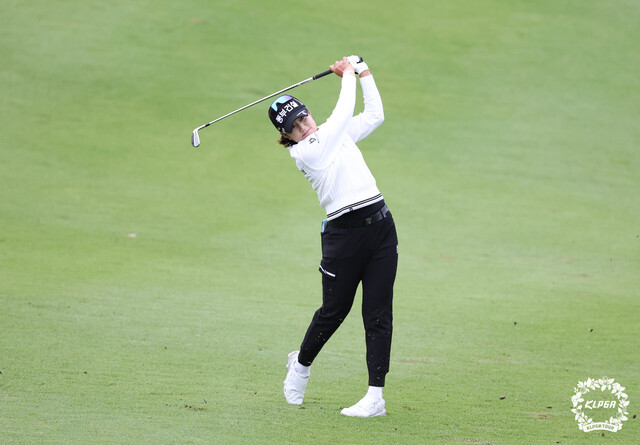 ‘통산 4승’ 장수연, KLPGA 상상인·한경 와우넷 오픈 사흘 연속 1위…2년 반 만에 우승 보여 - 브릿지경제