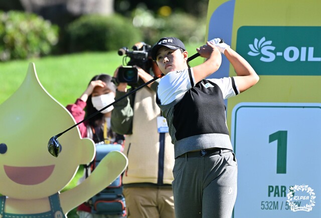 [종합] 마다솜, KLPGA 투어 S-오일 챔피언십 연장전 끝에 우승…‘54홀 노보기’ - 브릿지경제