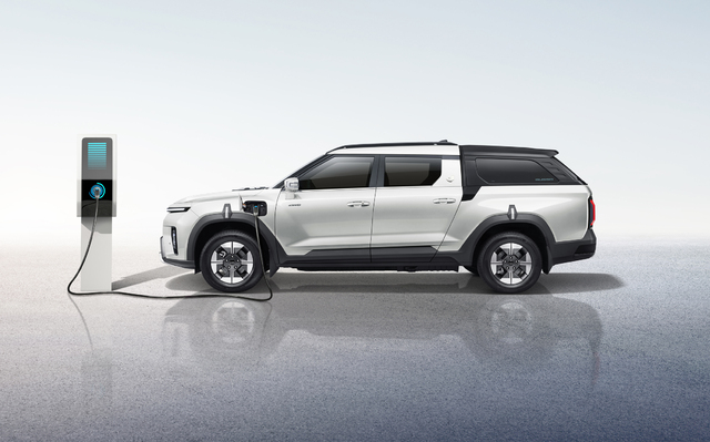 KGM, 전기 픽업 ‘무쏘 EV’ 외관 공개 - 브릿지경제