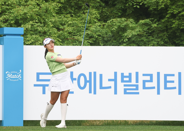 ‘2연패’·‘2주 연속’ 우승 도전하는 박현경·이예원, KLPGA 투어 두산 매치플레이 16강 진출 - 브릿지경제