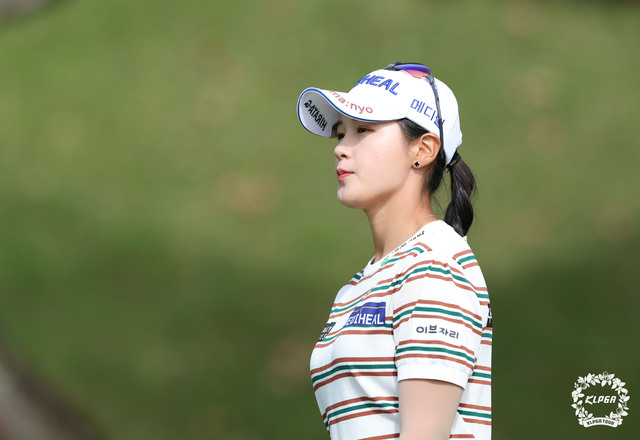 KLPGA 투어 시즌 첫 승 올린 박현경, 여자 골프 세계 랭킹 49위 - 브릿지경제