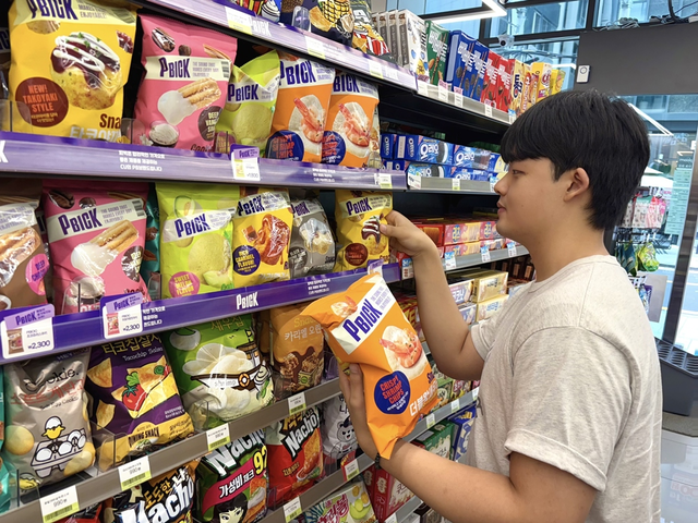 CU, 신규 마스터 PB ‘PBICK’ 론칭 한달…불황 타고 훨훨 - 브릿지경제