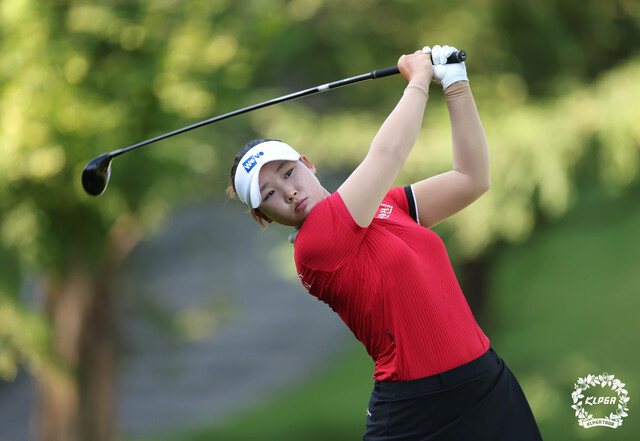 드림 투어 뛰는 김민솔, KLPGA 투어 BC카드·한경 레이디스컵 이틀 연속 1위 - 브릿지경제