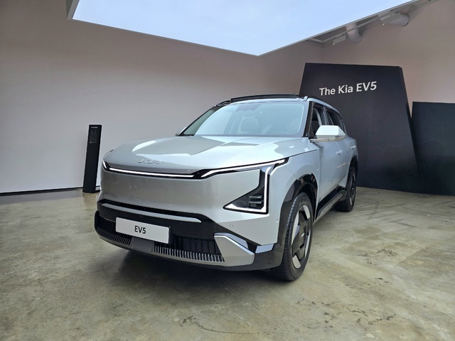 [포토] ‘패밀리 전기 SUV'⋯ 기아, EV5 전격 공개 - 브릿지경제